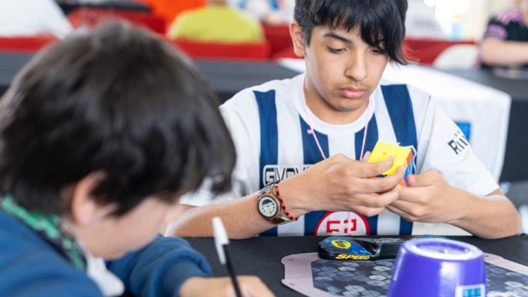Se realizó con éxito el primer torneo de cubing más austral del mundo ...