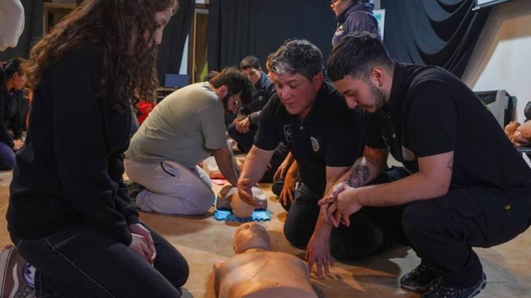 Brindaron una capacitación abierta sobre Reanimación Cardiopulmonar ...