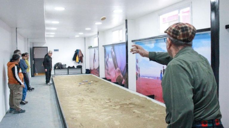La Municipalidad de Ushuaia inauguró la primera cancha de tejo techada ...