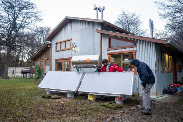 Gobierno instaló un termotanque solar en el CAAD de Andorra | Sur54.com ...